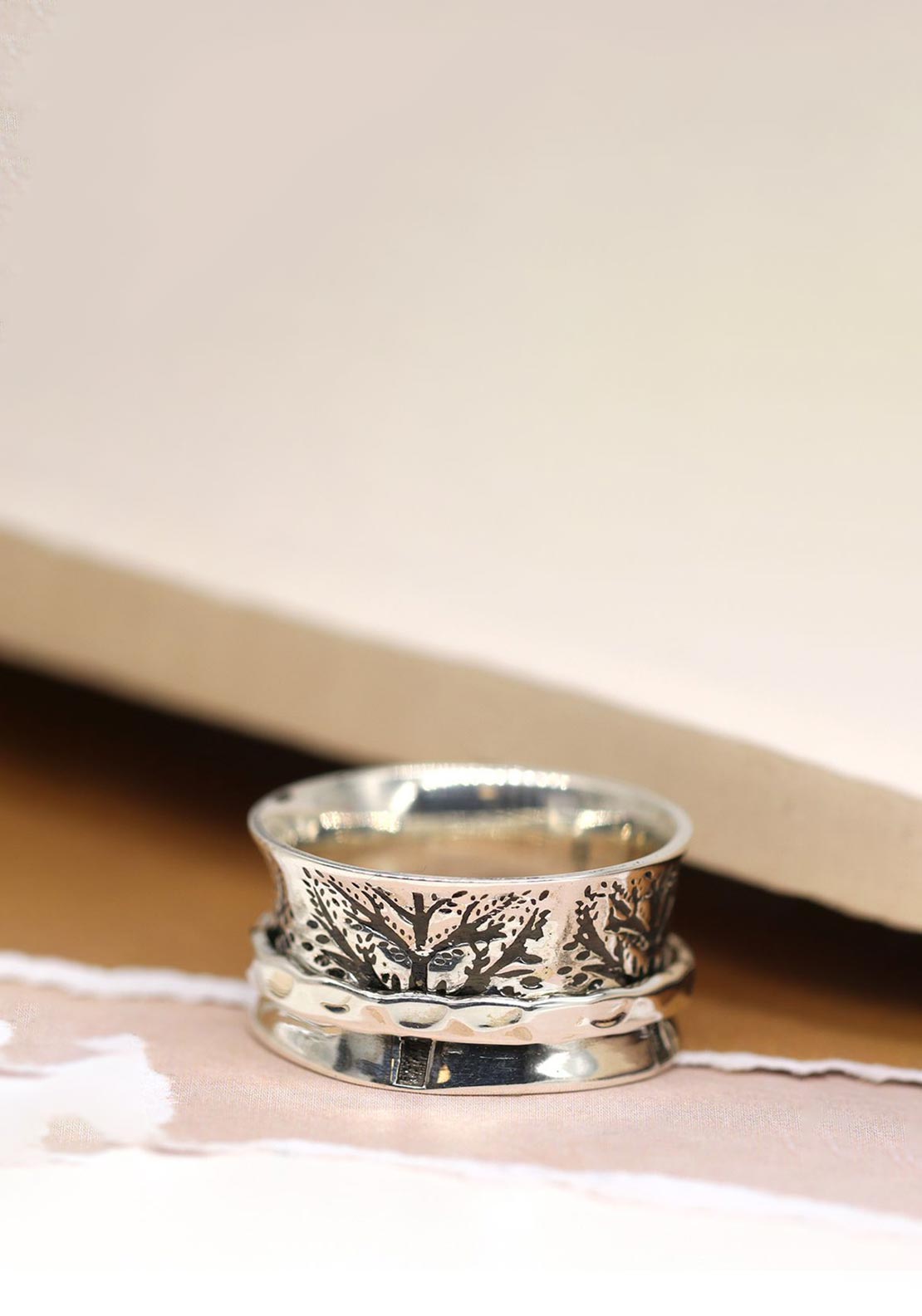 POM Embossed Leaf Spinning Ring, Silver - McElhinneys