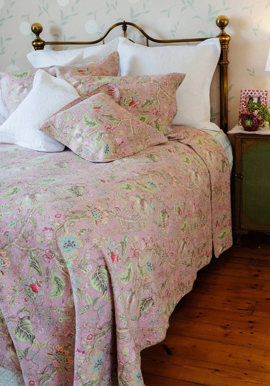 Forever England Isabella Bedspread, Pink - McElhinneys