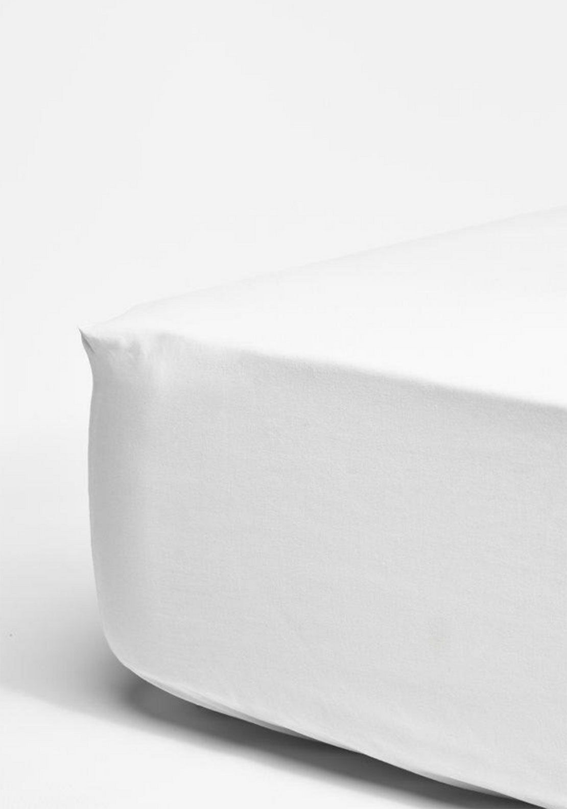 The Fine Bedding Company Smart Temperature Double Fitted Sheet, White ...